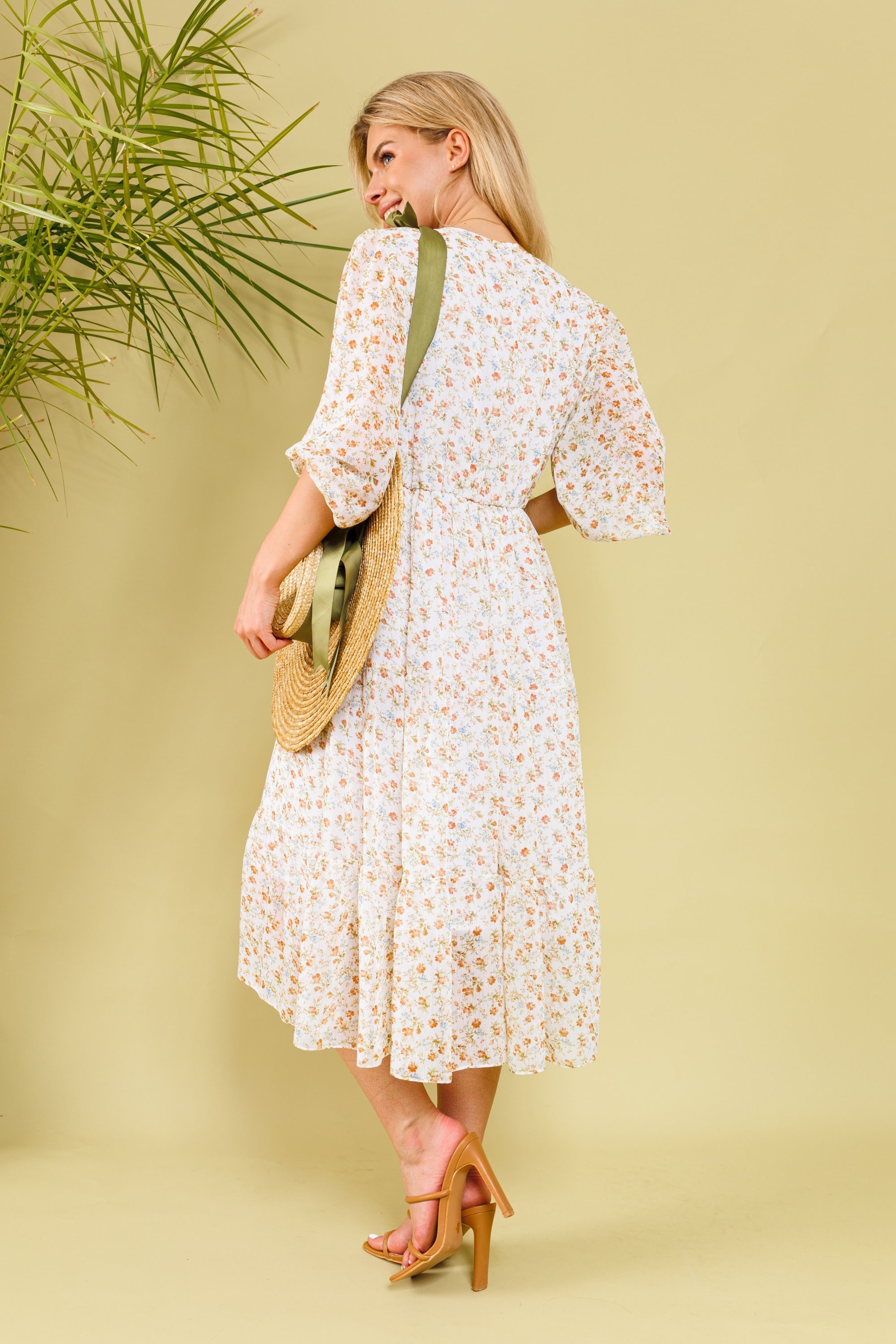 Платье 366-3д молоко+рыжие цветы NikVa купить в интернет магазине | в наличии